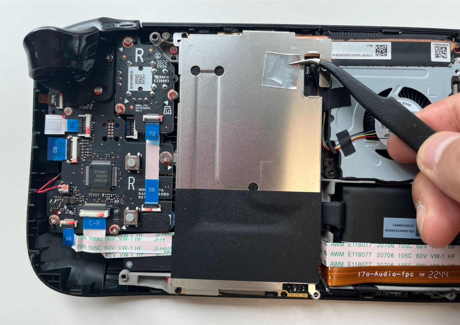 Install the DeckHD display to your Steam Deck - DeckHD