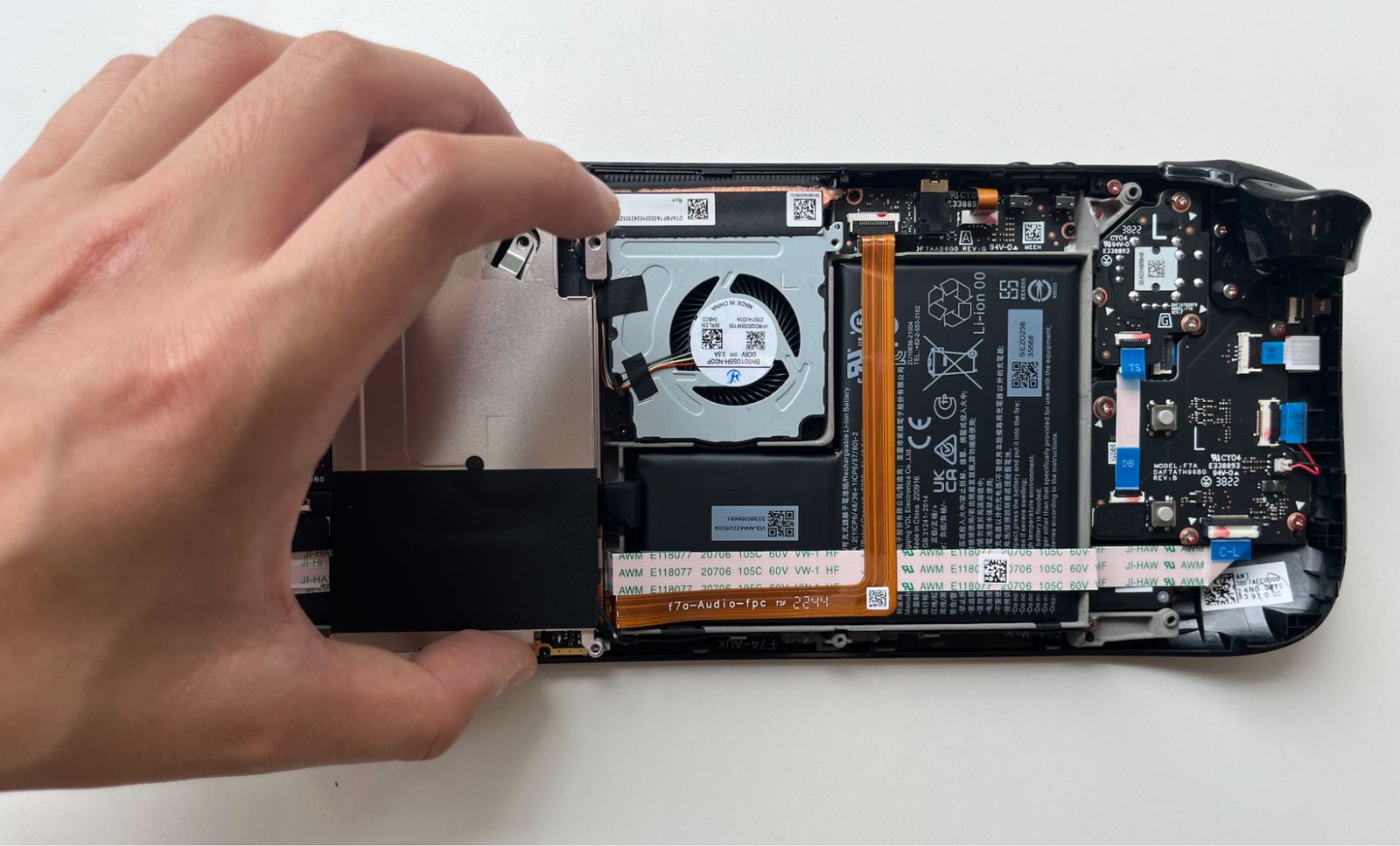 Install the DeckHD display to your Steam Deck - DeckHD